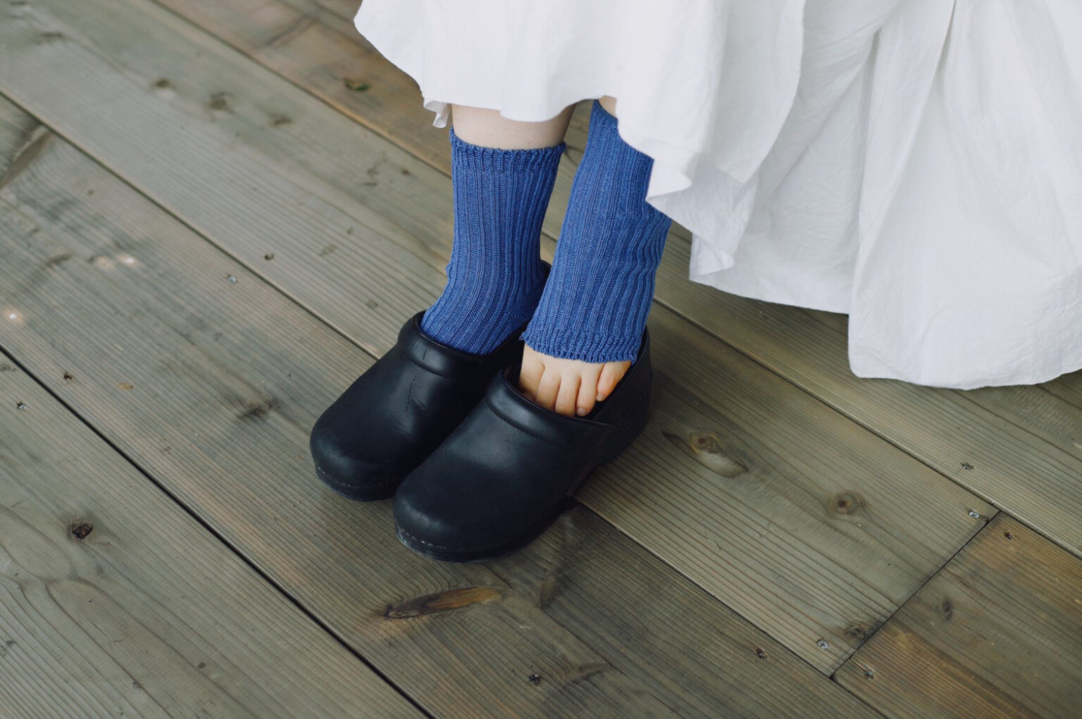 NISHIGUCHI KUTSUSHITA｜NISHIGUCHI KUTSUSHITA is a Japanese sock company ...